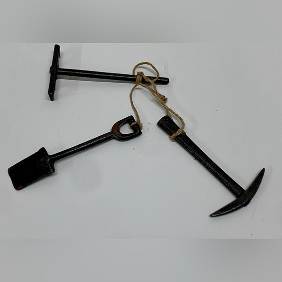 Art | Early 2th Century Vtg Miniature Cast Iron Salesman Sample Tools ...